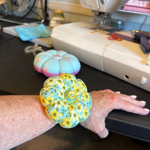 Country Floral Stackable Pincushion for Sewing, Quilting, Embroidery ...