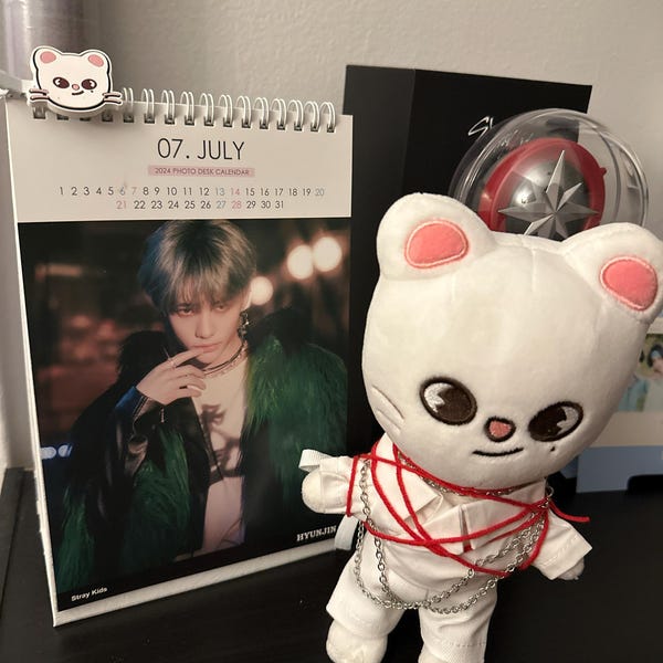 Red Lights Skzoo Outfits, Bang Chan Red Lights Clothes, Hyunjin Red ...