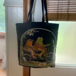 Comfort Colors®frog Carrying Flowers in Its Backpack Sweatshirt, Retro ...