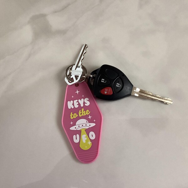 Keys to the UFO Motel Keychain, Cute Retro Style Alien Home Keychain ...