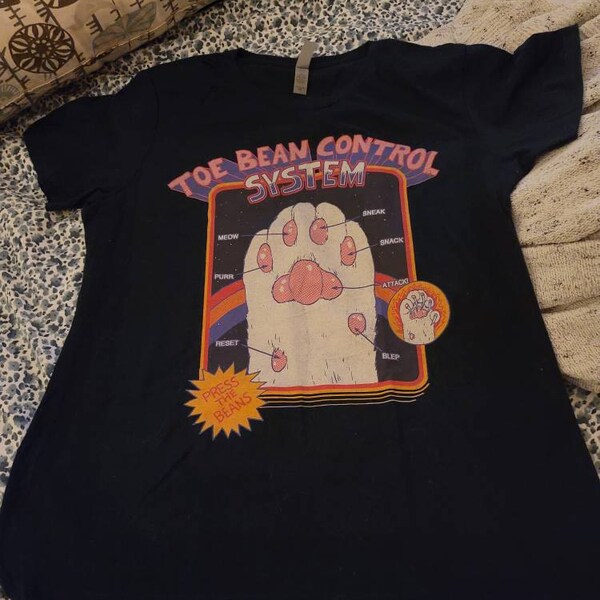 Toe Bean Control System T-shirt - Funny Cool Tee Shirt Gift for Geek Animals Awesome 80s Retro ...