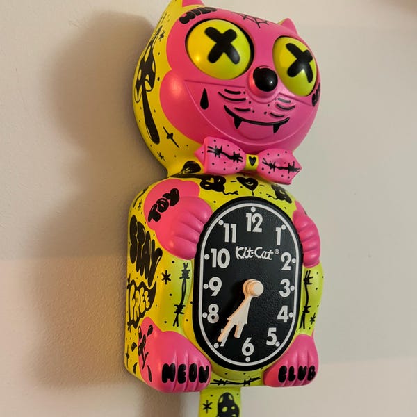 Glow in the Dark Skeleton Kit-cat Klock© Custom Clock - Horror Skull ...