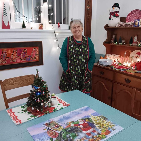 Old Fashioned Grandma Style Red and Green Calico Floral Apron in XL - Etsy