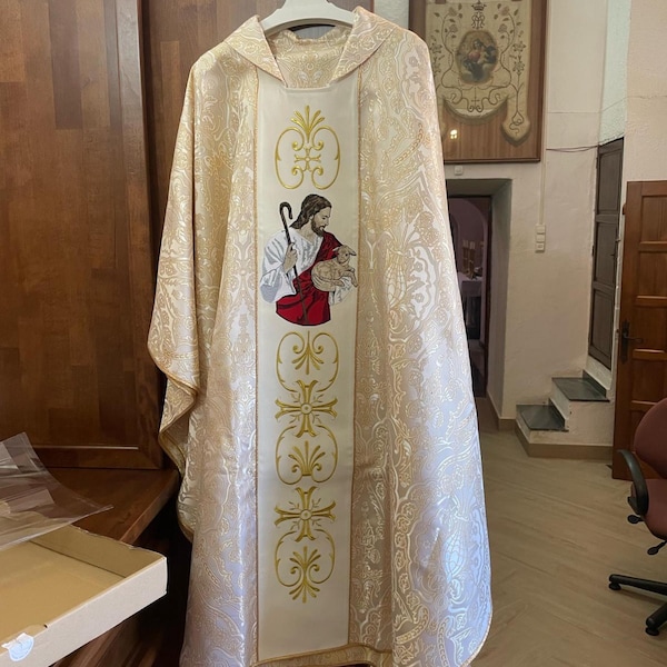 Traditional Priest Alb With Pleats, White Alb, Albs for Priest ...