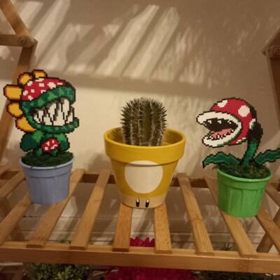 Super Mario Climbing Beanstalk Figurine in Pot, Super Mario Figure ...