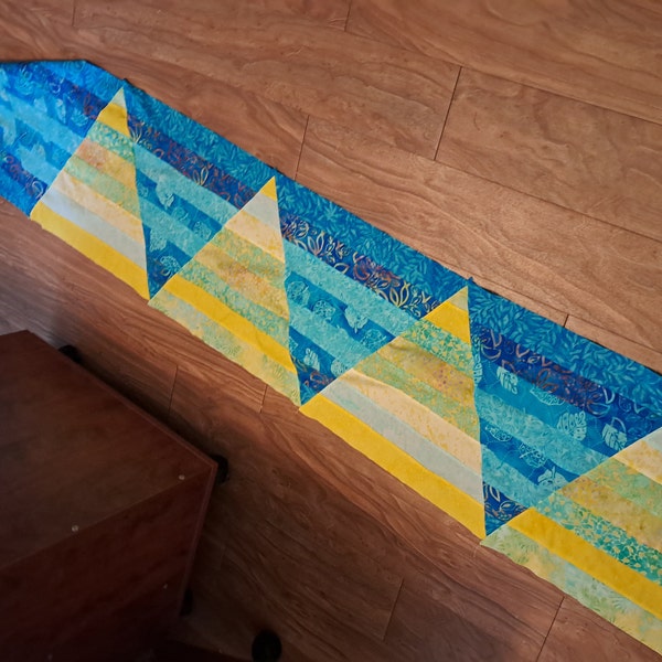 Table Treasure Table Runner Christmas Tree Pattern is Super Easy to ...