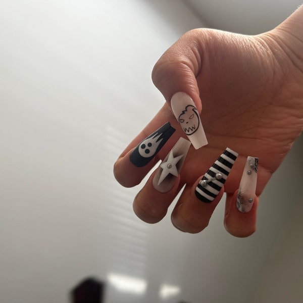 GUTS Tour Nails - Etsy