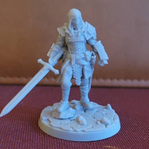 Weary Knight With Greatsword Velrock 3d Printed Resin Miniature Mini ...