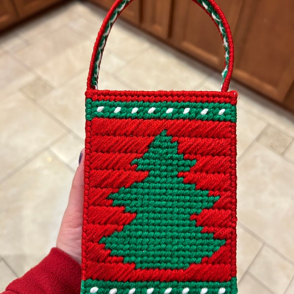 Vintage Plastic Canvas Pattern Book PDF • Santa Gift Bag Pattern ...