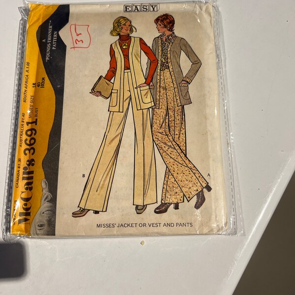 Simplicity 5500 00s Top With Halter Neck and Gathered Bust, Ruffled or ...