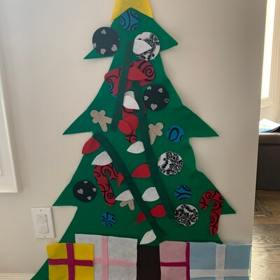 Christmas Felt Tree Wall Activity // Felt Tree for Toddlers // Felt ...