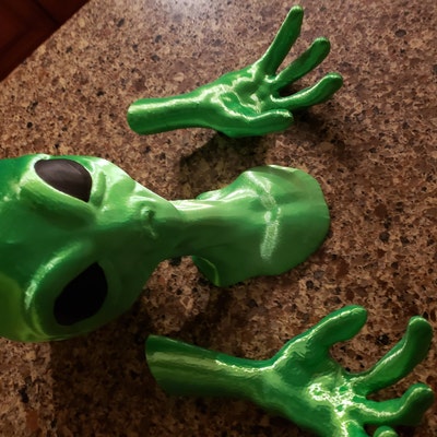 3D Alien Wall Decor Looking on the Wall-the Alien is Visiting Your ...