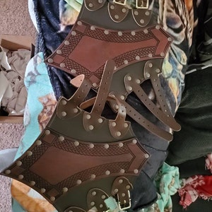 Medium Brown Plain Bracers by Crimson Chain Leatherworks SCA | Etsy