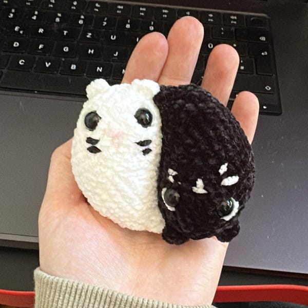 Crochet Yin and Yang Cats LOW SEW Amigurumi Pattern - ENG - Etsy