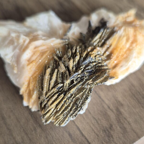 Wonderful Shiny Golden Pyrite Fool’s Gold Pyrite Gift Crystal Souvenir ...