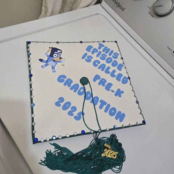 Bluey Graduation Sticker – Bluey With Cap and Certificate – Class of ...