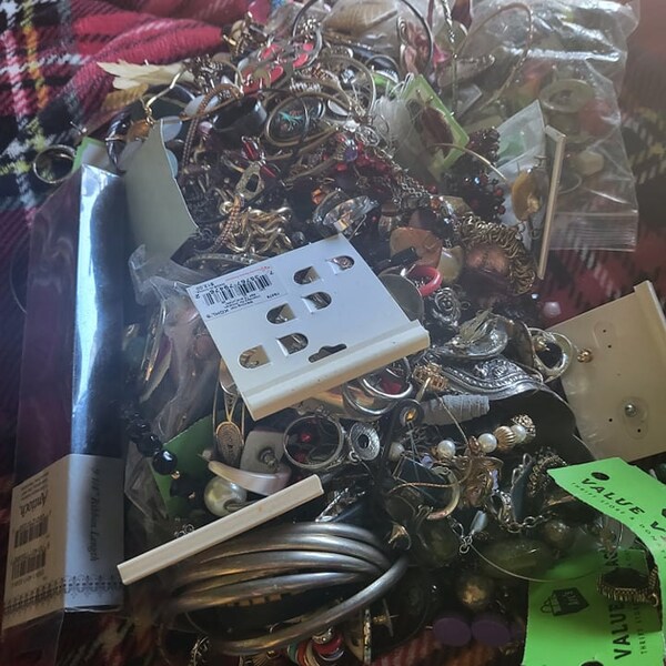 4 Lb Lot of Mystery Jewels Broken Jewelry Scrap Jewelry Mystery Box ...