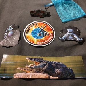 Predator Enamel Pin - Etsy