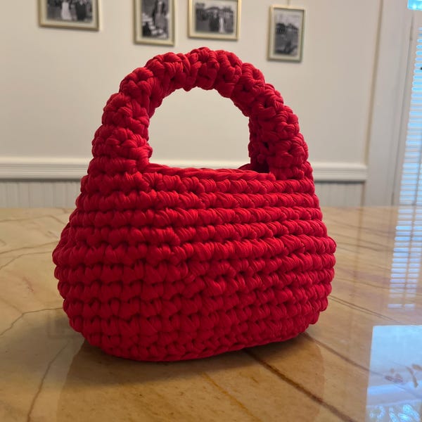 The Dumpling Bag | Crochet Purse Pattern, Chunky Tshirt Yarn, FAITDUCROCHET Handbag - Etsy