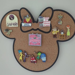 Disneys Mickey Mouse , Minnie Mouse Pin Board, Disney Pin Trading ...