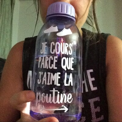 Sticker Je Cours Parce Que J'aime La Poutine for Water Bottle or ...