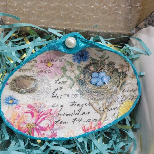 Clam Shell Trinket Dish - Hedgehog Design ~ Handpainted, Decoupaged ...