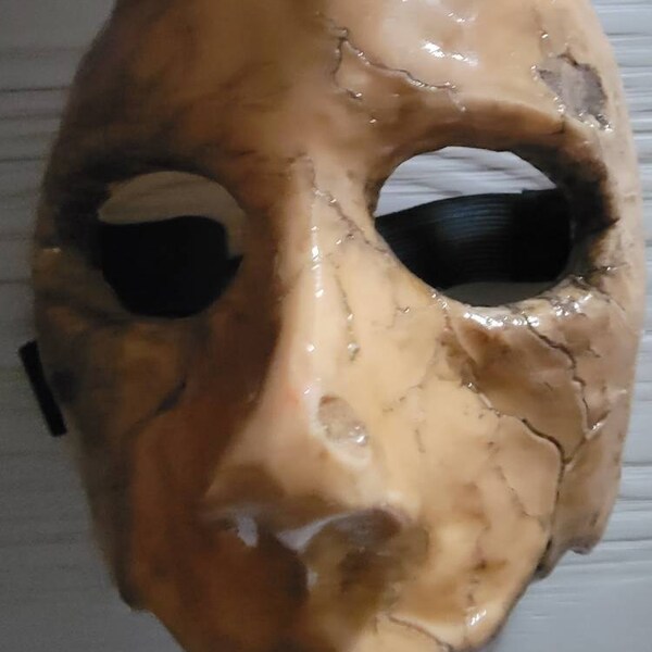 HALLOWEEN Cracked Dolly Face Resin Mask - Etsy