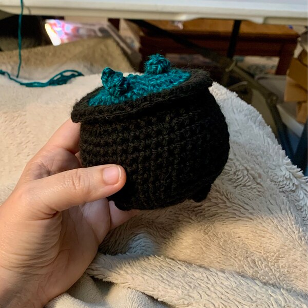 Crochet Cauldron PATTERN, Halloween Cauldron, No-sew Amigurumi Pattern ...