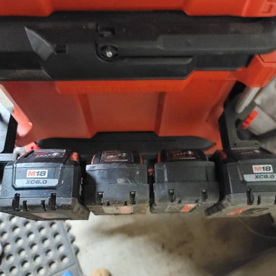 Milwaukee M18 Battery Holder 5 in 1 3D Printed Battery Holder Milwaukee ...