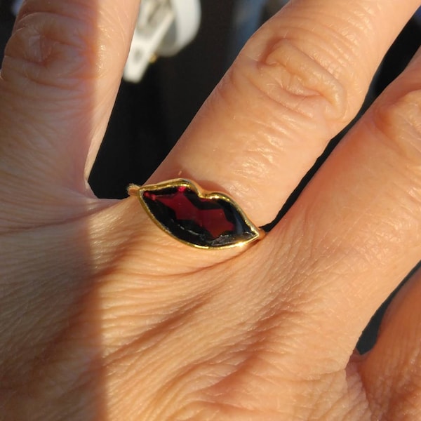 Red Garnet Lips Ring: 925 Sterling Silver Gold Plated Kiss Ring, Garnet ...