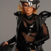 Sukah Synth Futuristische Cyborg Kopfbedeckung Halo Hut Kopfschmuck ...