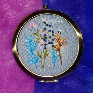 Floral Embroidered Compact Mirror. Pocket Mirror. Makeup - Etsy
