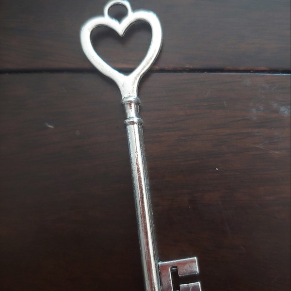Heart Keys Skeleton Key Pendants Heart Top Keys Antiqued Silver Big ...