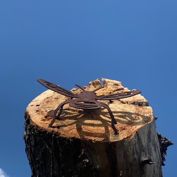 Rusty Metal Honey Bee Garden Decor / Bumble Bee Garden Ornament / Rusty ...