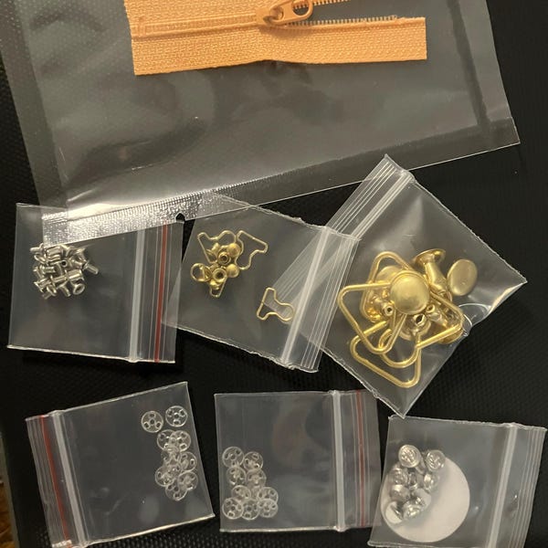 B131 Smile 5mm Little Smiley Face Emoji Shank Buttons Micro Mini ...