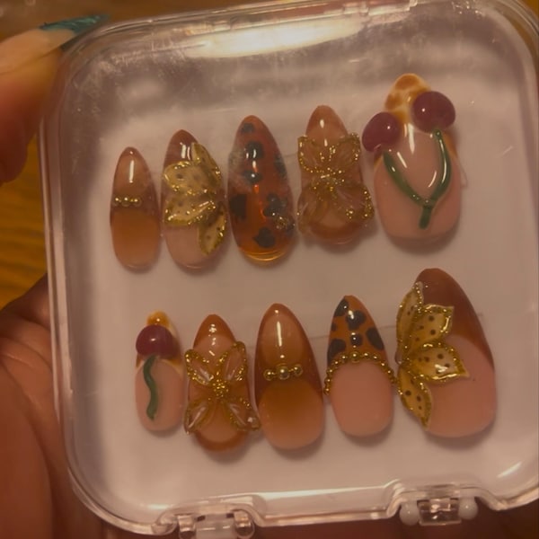 3D Sun Star Gothic Press on Nails Short Almond Nails, Green Nails ...