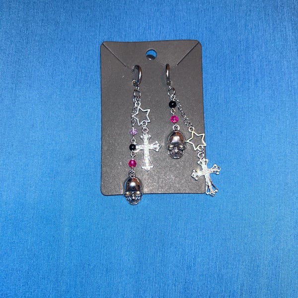The “kesha” Earrings | the Ultimate 2000s Mcbling Earrings With Skulls ...