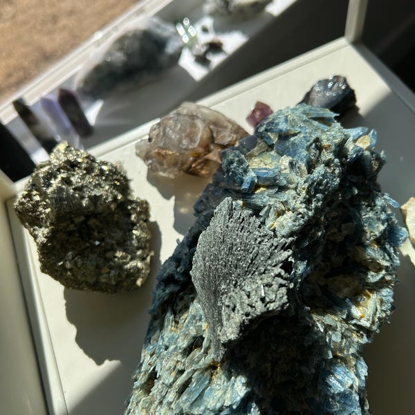 Fluorescent Scheelite With Garnet and Minor Biotite Mica - Vintage ...