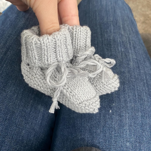 Beginner Baby Booties Knitting Pattern, Easy Knit Baby Booties ...