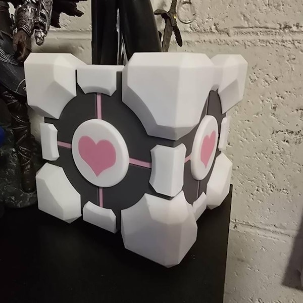 Team Fortress 2 Pyro Figurine | 3D Printed Low Poly TF2 Pyro Desktop ...