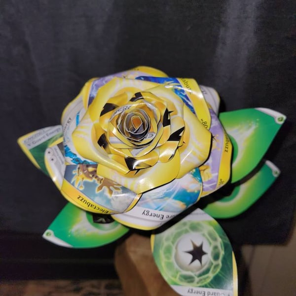 Vintage MONOPOLY Flowers! Roses Made From 1998 Monopoly Board Game ...
