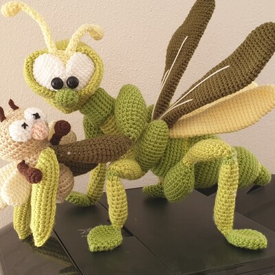 Praying Mantis Crochet Pattern by Mala Designs ® - Etsy