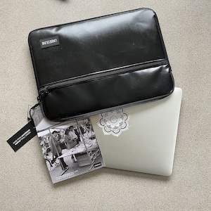 MacBook Pro 16 Inch Case With Compartment from Upcycled Fabric, Green ...