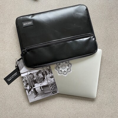 MacBook Pro 16 Inch Case With Compartment from Upcycled Fabric, Green ...