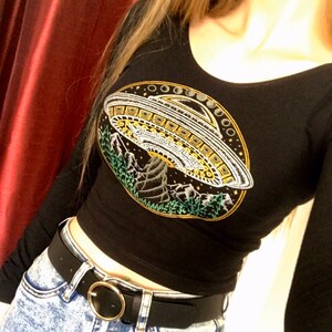 Alien UFO Cropped Long Sleeve Black Long Sleeve Crop Top Flying Saucer ...