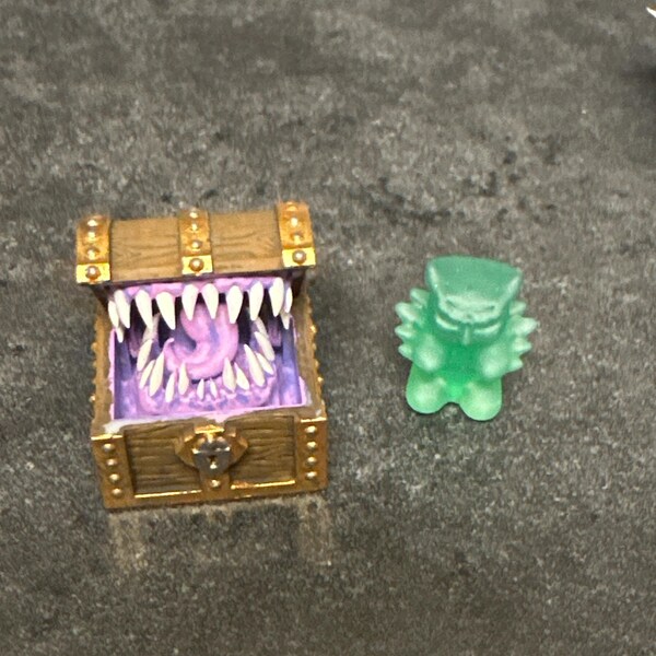 Opening Mini Mimic-you Can Close and Open It! Looks Like an Innocent ...