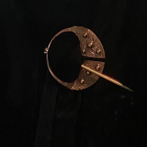 Helm Plaque Dancing Men With Spears PV04 - Etsy