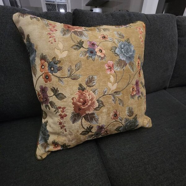Vintage Design Ornate Floral Tapestry Throw Pillow Cover, Decorative ...