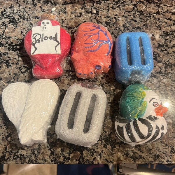 Toaster Bath Bomb: Oatmeal Milk & Honey Scent, Red Water - Etsy