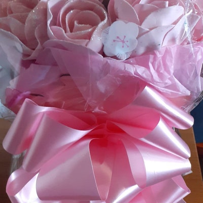 Ferrero Rocher & Lindt Lindor Pink Chocolate Bouquet Sweet Gift Hamper ...